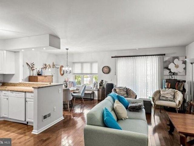 condo with 3 bedroom, Cherry Hill NJ ES105232266