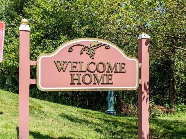 condo with 3 bedroom, Concord NH ES104760207