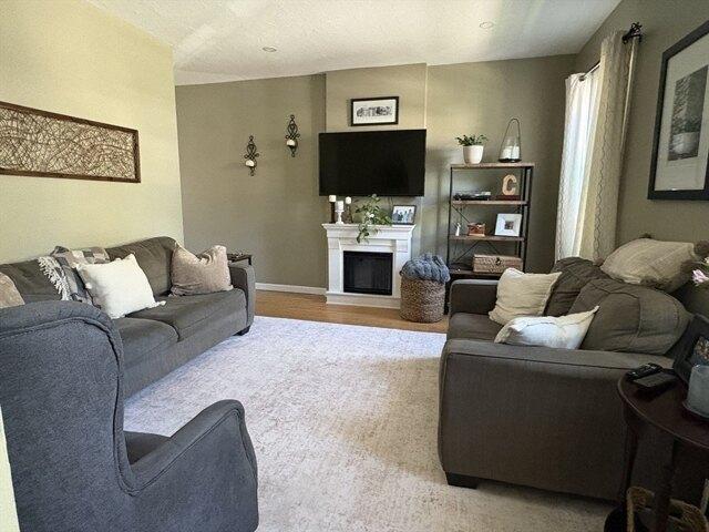 condo with 3 bedroom, Clinton MA DS104078849