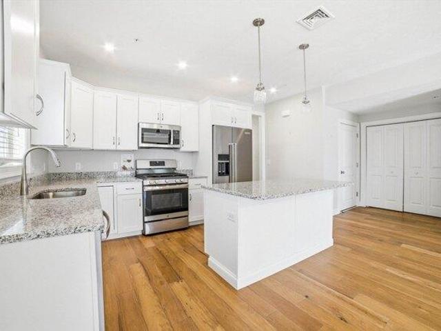 condo with 3 bedroom, Clinton MA DS103710127