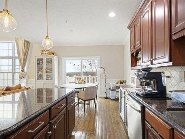 condo with 3 bedroom, Clinton MA ES104077821