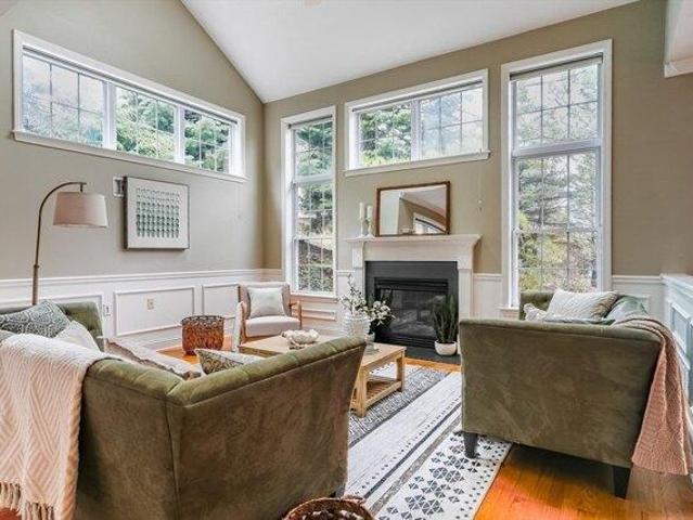 condo with 3 bedroom, Clinton MA ES104149927