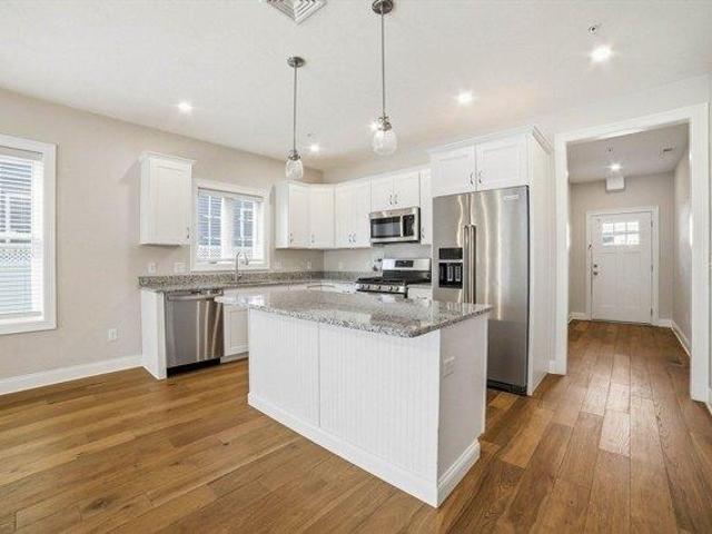 condo with 3 bedroom, Clinton MA ES105060062