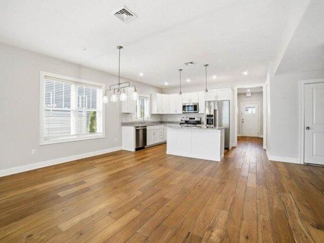 condo with 3 bedroom, Clinton MA ES103710127
