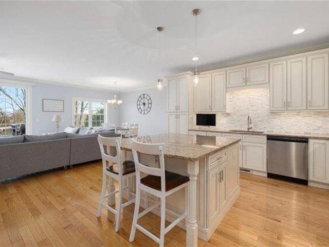 condo with 3 bedroom, Cranston RI ES103037029