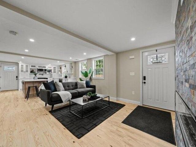condo with 3 bedroom, Danvers MA ES103250323