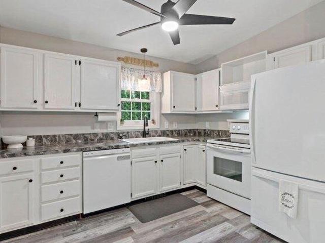 condo with 3 bedroom, Douglas MA ES104296559