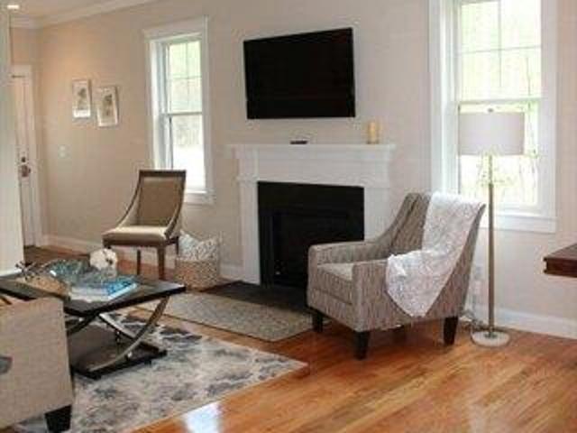 condo with 3 bedroom, Douglas MA ES105192106