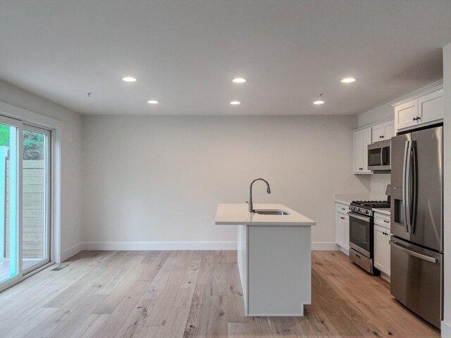 condo with 3 bedroom, Dracut MA DS103431938