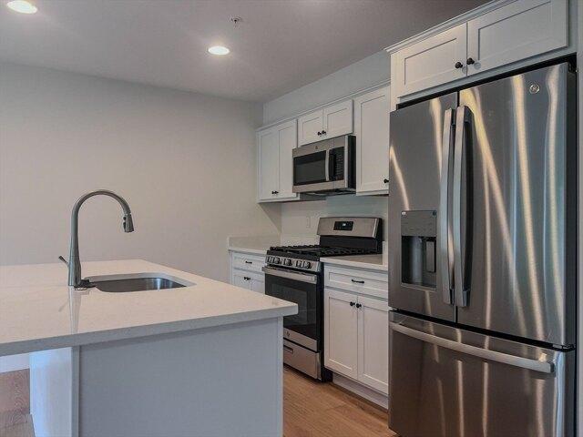 condo with 3 bedroom, Dracut MA ES103431938