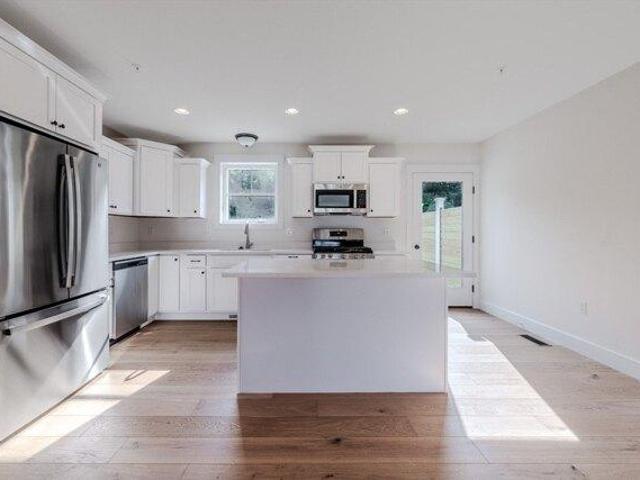 condo with 3 bedroom, Dracut MA ES104900959