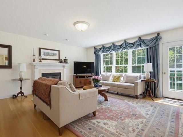 condo with 3 bedroom, Durham NH ES104920025