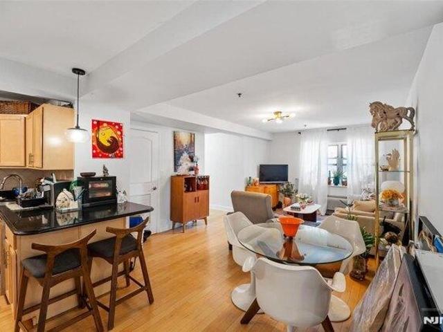 condo with 3 bedroom, East Orange NJ ES105159386