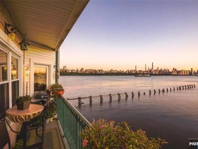 condo with 3 bedroom, Edgewater NJ DLS102318427