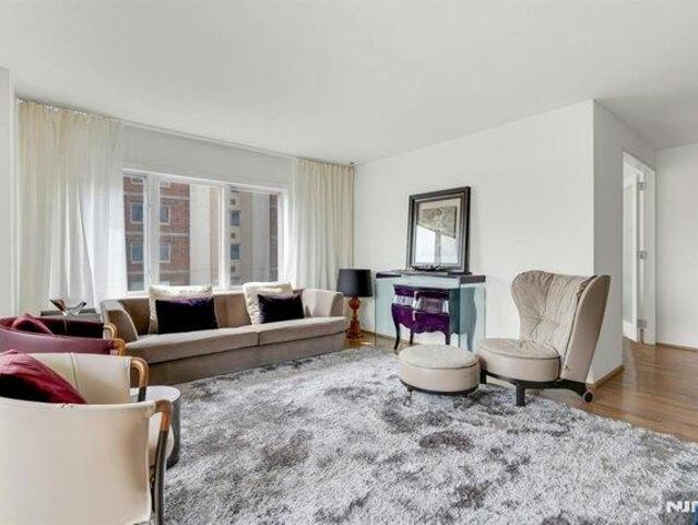 condo with 3 bedroom, Edgewater NJ DLS102346467