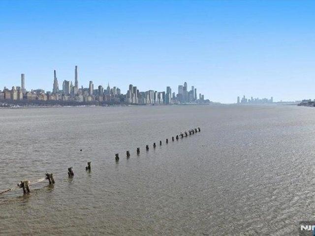 condo with 3 bedroom, Edgewater NJ DS101898497