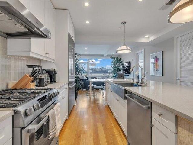 condo with 3 bedroom, Edgewater NJ DS102314159