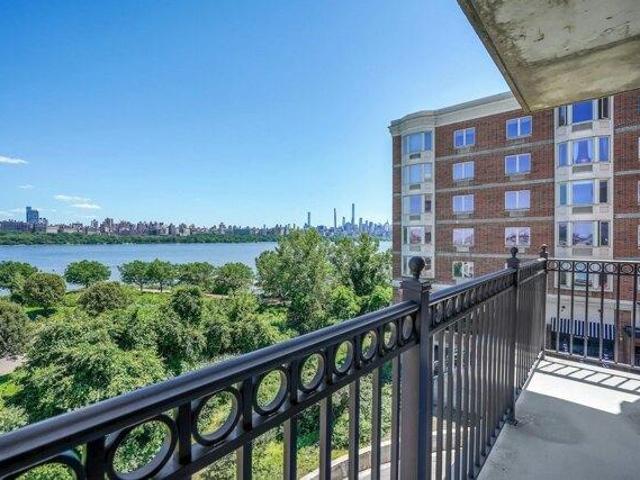 condo with 3 bedroom, Edgewater NJ ES103665354