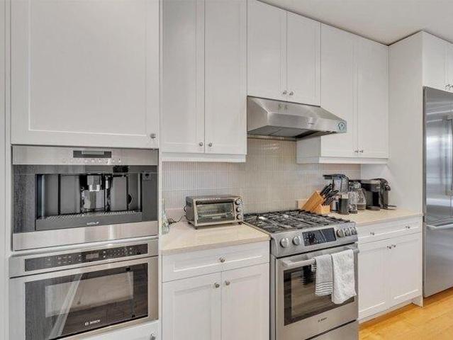 condo with 3 bedroom, Edgewater NJ ES105142579