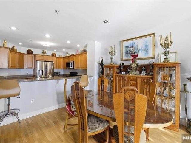 condo with 3 bedroom, Edgewater NJ ES105142166