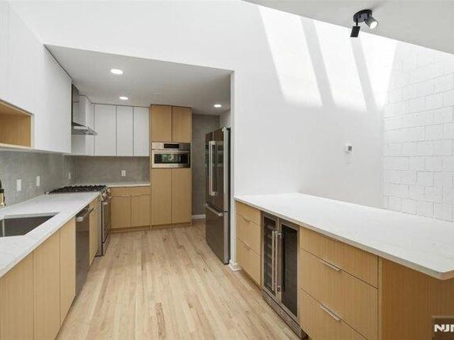 condo with 3 bedroom, Englewood NJ ES104443331