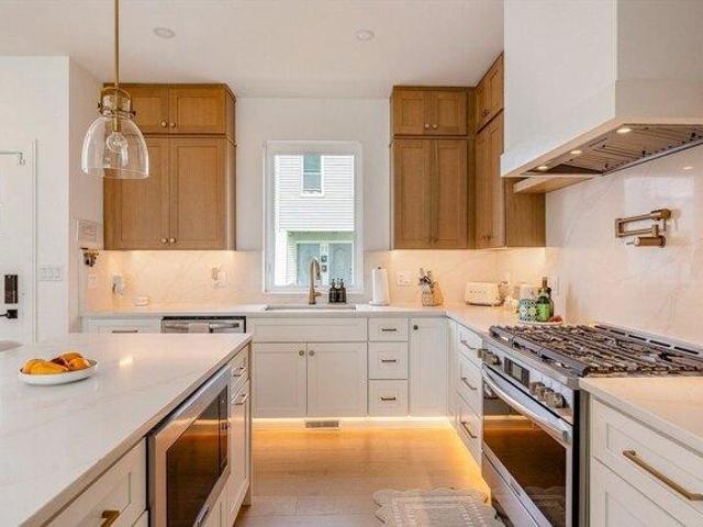 condo with 3 bedroom, Everett MA ES104570440