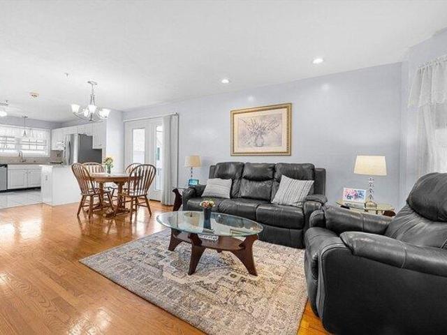 condo with 3 bedroom, Everett MA ES104849172