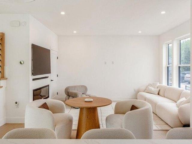 condo with 3 bedroom, Everett MA ES105142175
