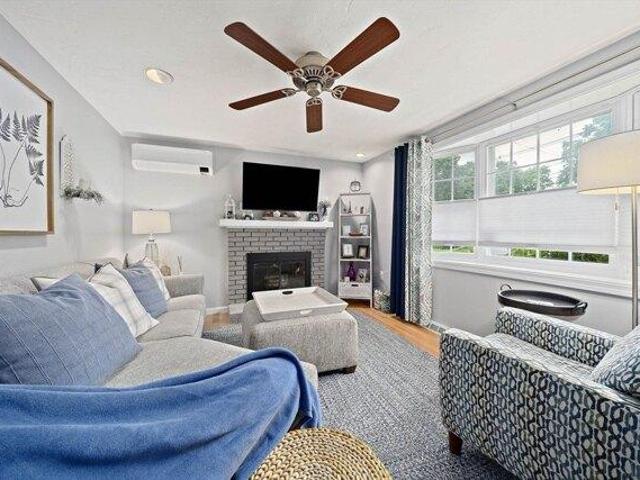 condo with 3 bedroom, Franklin MA DS104075054