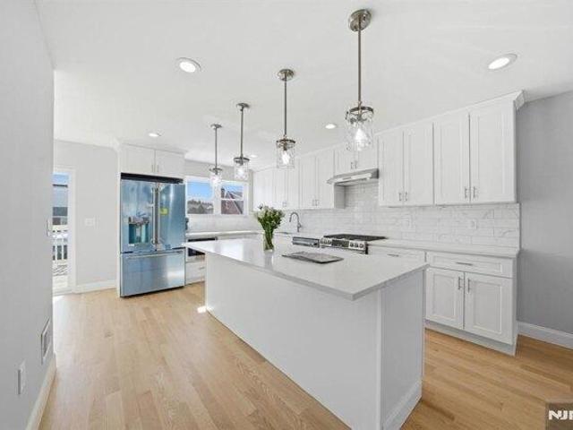condo with 3 bedroom, Garfield NJ ES104152774