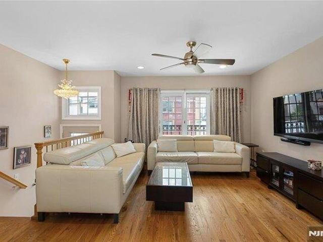 condo with 3 bedroom, Garfield NJ ES104188939