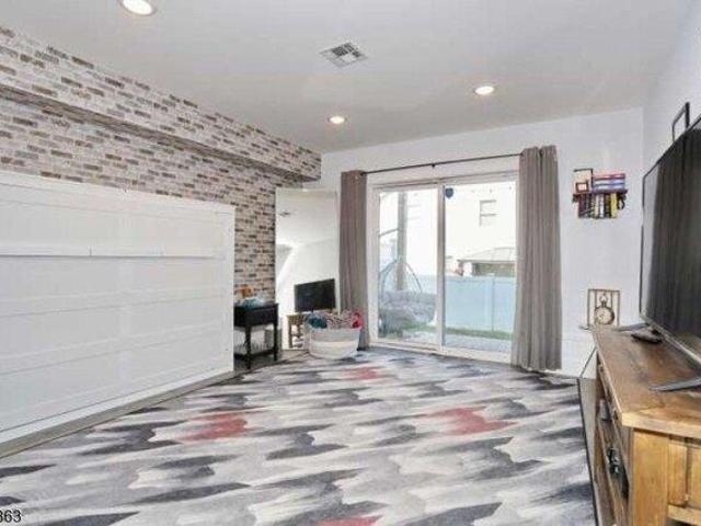 condo with 3 bedroom, Garfield NJ ES105176445