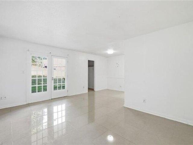 condo with 3 bedroom, Greensboro NC ES104898428