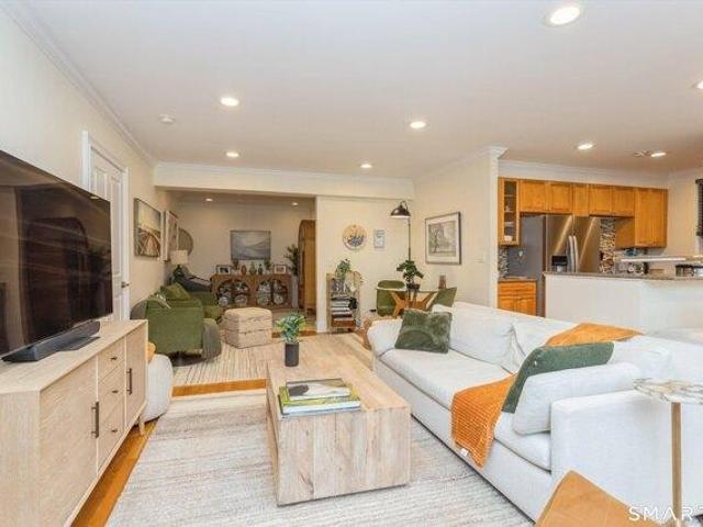 condo with 3 bedroom, Greenwich CT DS102027415