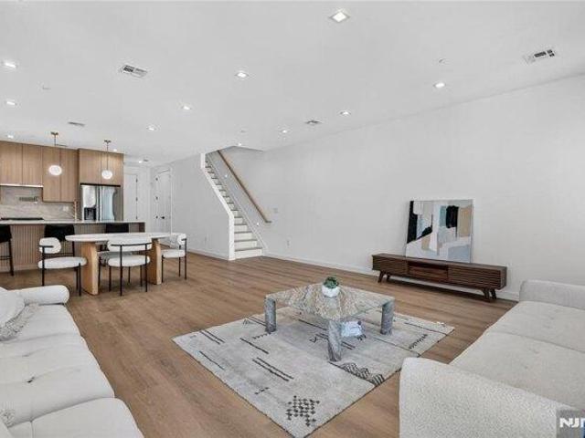 condo with 3 bedroom, Guttenberg NJ ES104481557