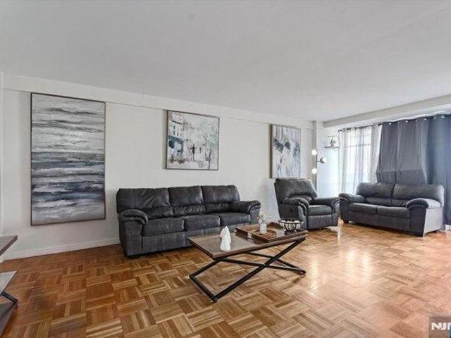 condo with 3 bedroom, Hackensack NJ DS102314844