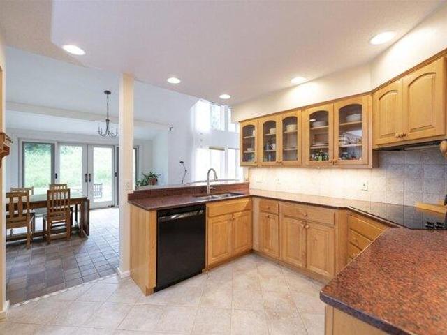 condo with 3 bedroom, Hartford VT ES104480975