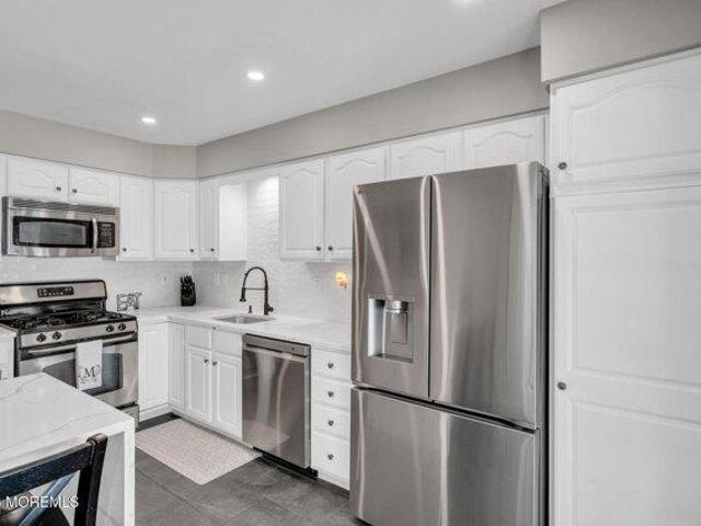 condo with 3 bedroom, Holmdel NJ ES105192081