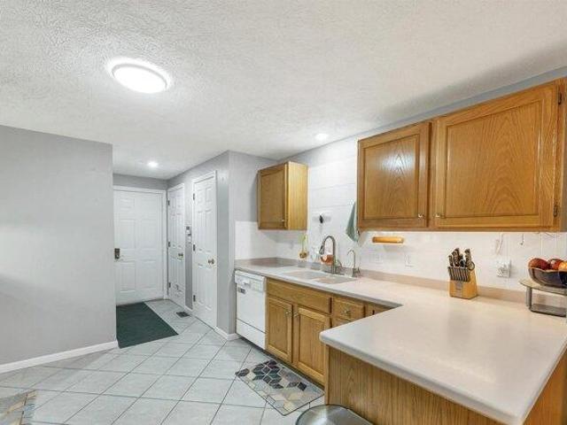 condo with 3 bedroom, Hudson NH DS104114724