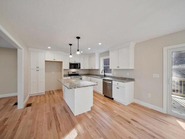 condo with 3 bedroom, Hudson NH ES103185916
