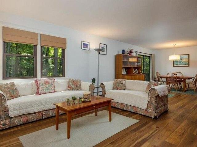 condo with 3 bedroom, Lebanon NH ES104330125