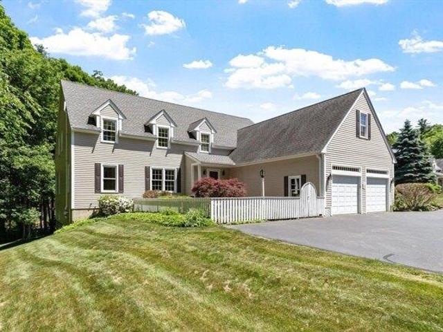 condo with 3 bedroom, Lunenburg MA ES103774441