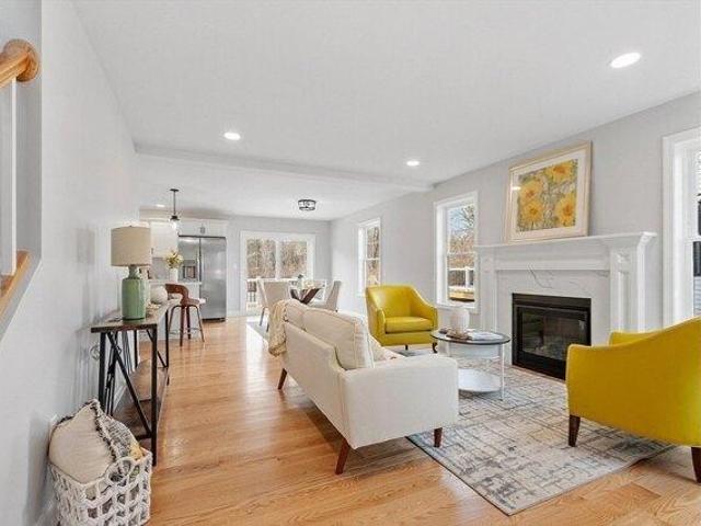 condo with 3 bedroom, Lunenburg MA ES104835060