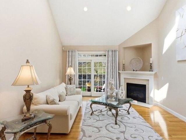 condo with 3 bedroom, Lynnfield MA ES103440034