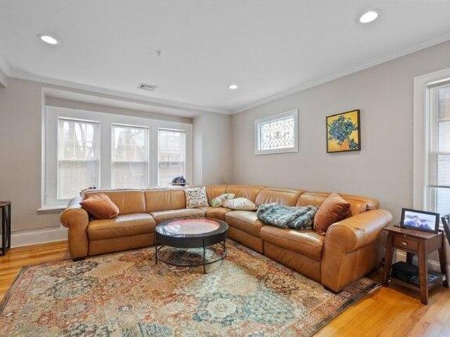 condo with 3 bedroom, m MA DLS102345614