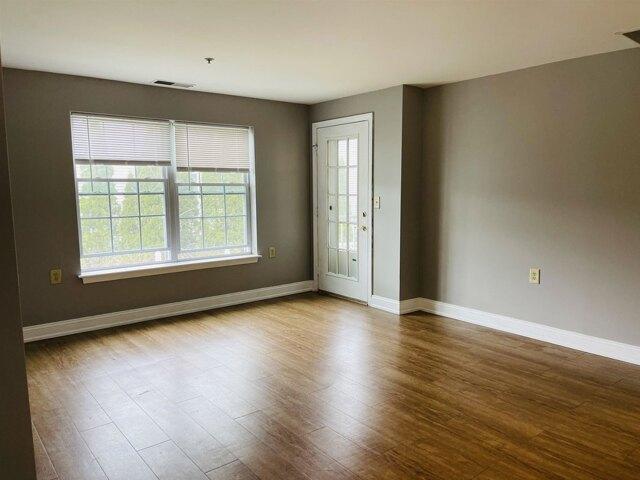 condo with 3 bedroom, Manchester NH DS104446235