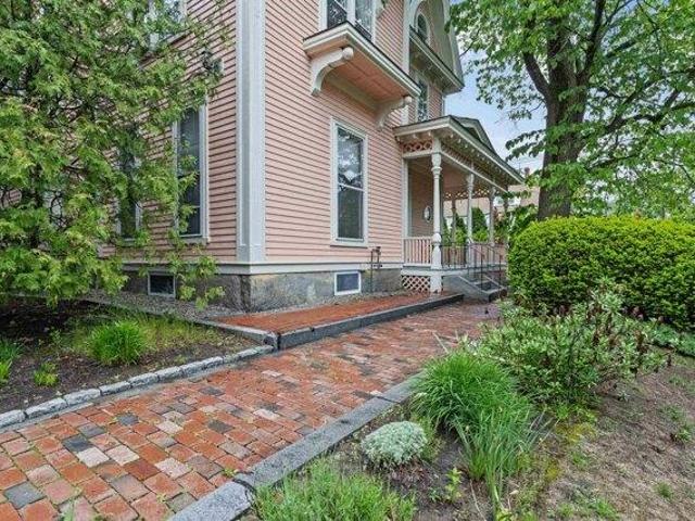 condo with 3 bedroom, Manchester NH DS103969708