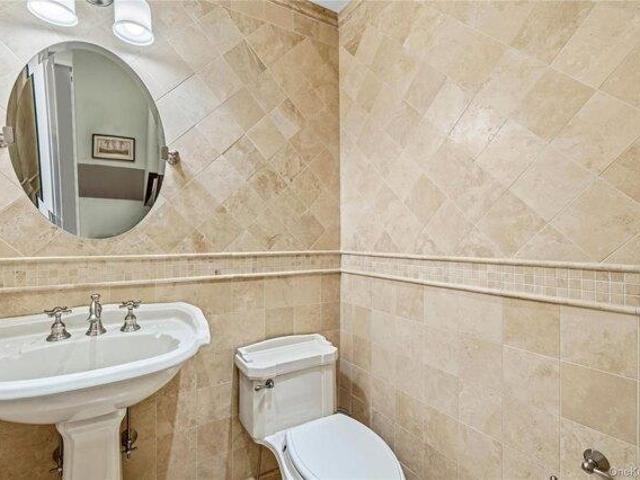 condo with 3 bedroom, Manhasset NY ES105208242