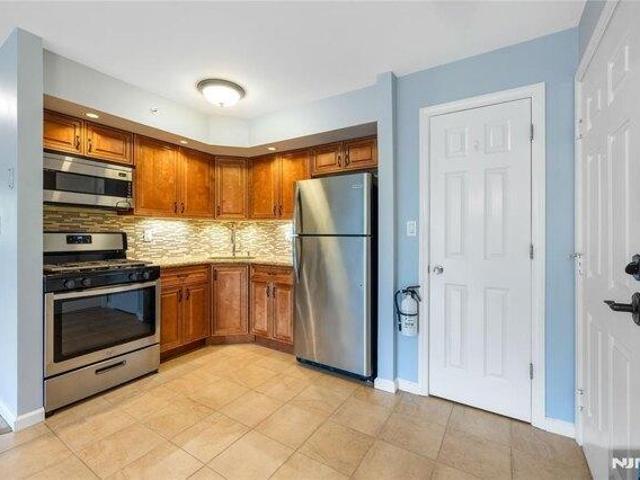 condo with 3 bedroom, Mahwah NJ DLS102777322