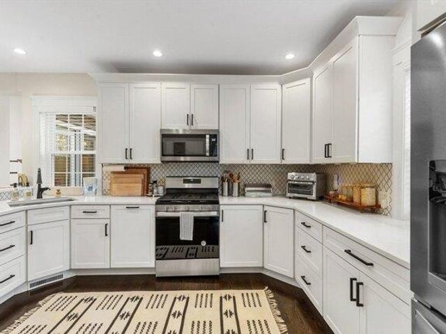 condo with 3 bedroom, Maynard MA DLS102723828